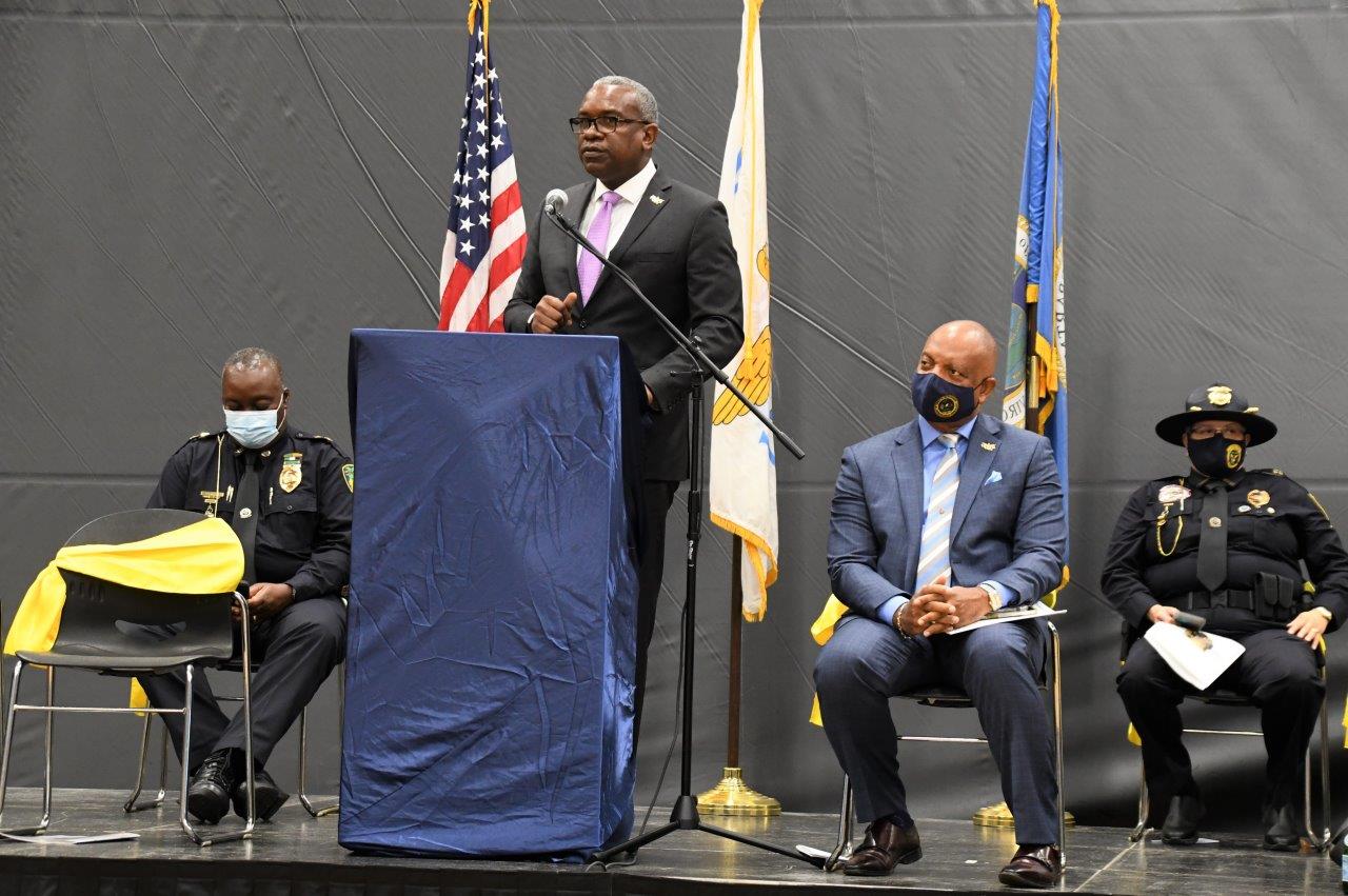 Governor Bryan Congratulates St. Thomas-St. John VIPD Graduates ...